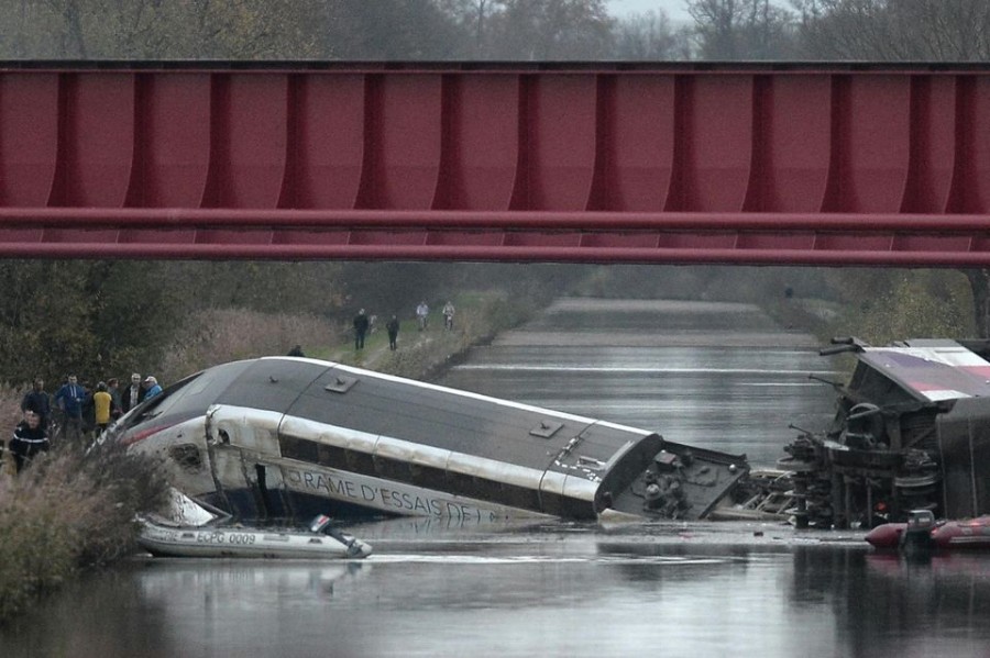 Déraillement d'un TGV d'essai à Strasbourg : 7 morts | VL Média