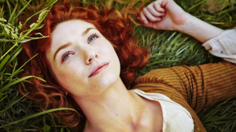 Interview- Poldark : Eleanor Tomlinson (Demelza)