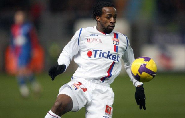 Sidney Govou dans Euro Foot #159 | VL Média