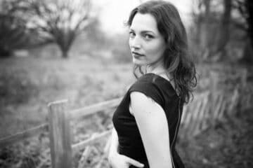 Qui est Hélène Darras, la nouvelle comédienne qui a porté plainte ...