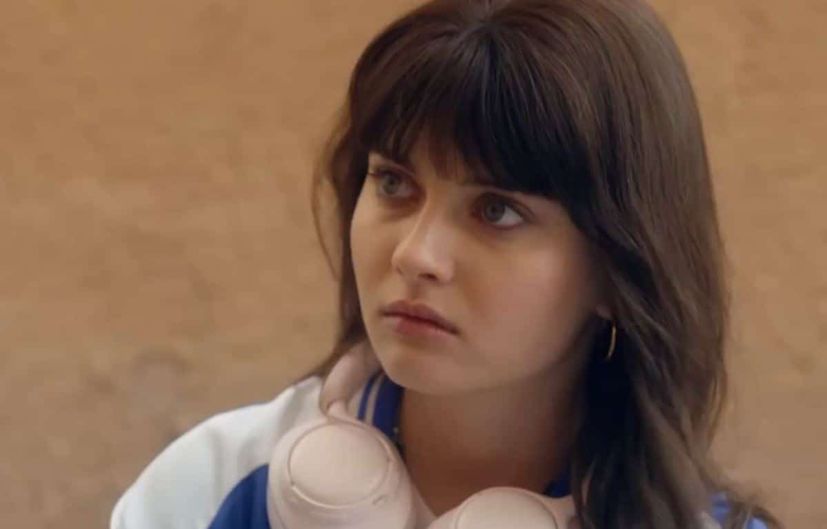 Tout pour la lumière : qui est Louve Le Coadou, l'interprète de Baya Vargas ? | VL Média